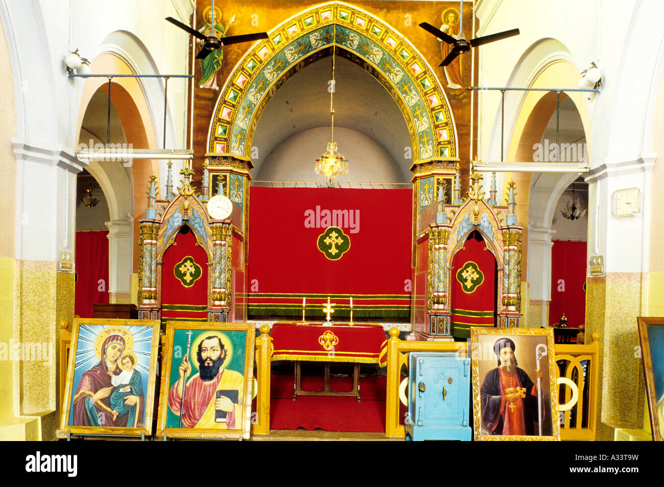 ALTAR OF ST MARYS ORTHODOX SYRIAN CHURCH IN NIRANAM KERALA Stock Photo ...