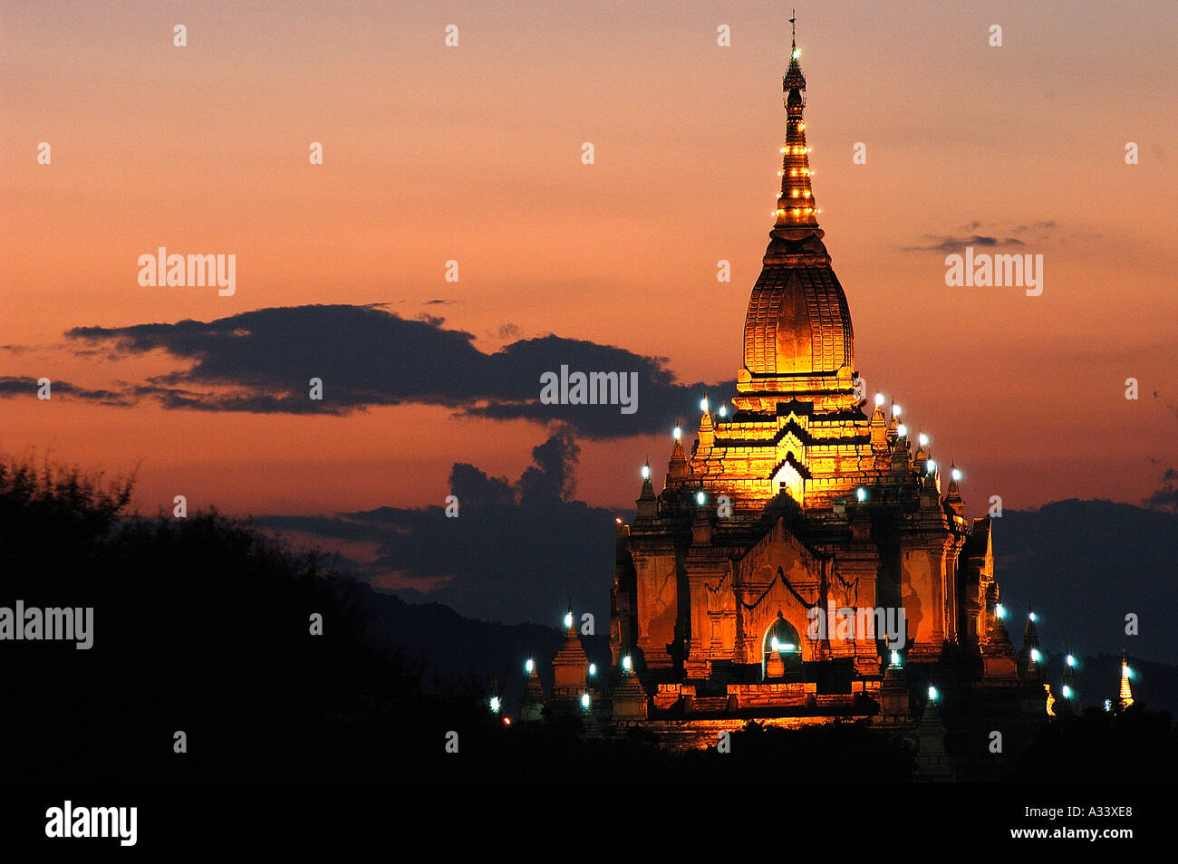 Temple lightup Bagan plain Burma Myanmar Stock Photo - Alamy