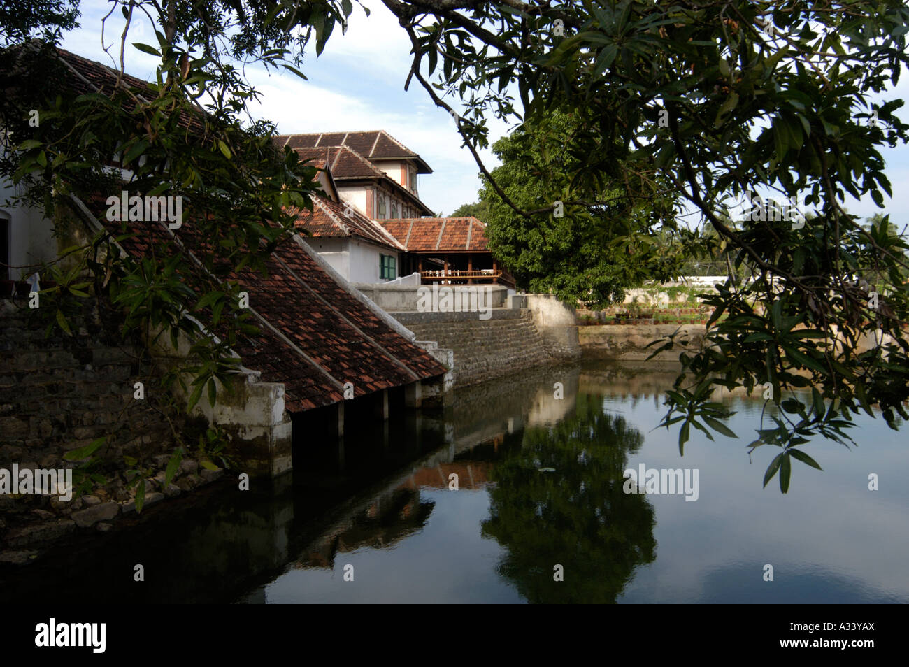 TRADITIONAL HOUSE AND POND INSIDE KOLLANGODE KALARI KOVILAKOM CGH EARTH ...