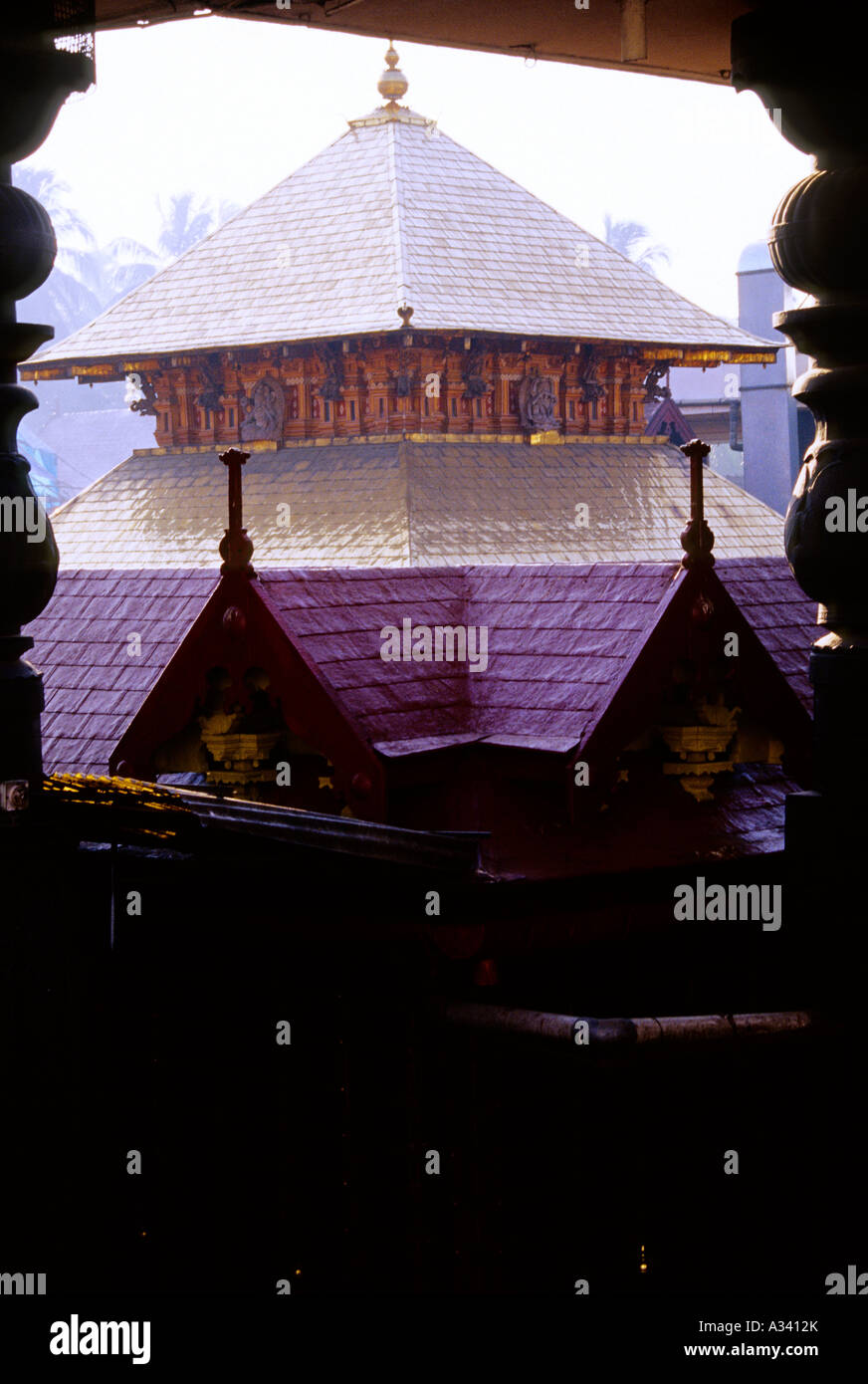 SRI KRISHNA TEMPLE GURUVAYUR KERALA Stock Photo - Alamy