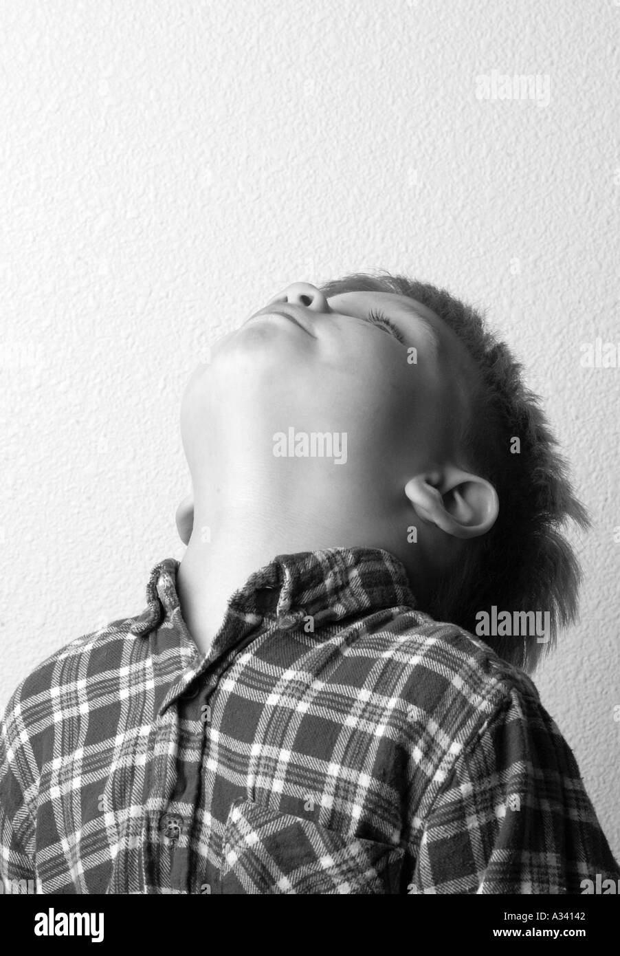 Young boy looking up Stock Photo - Alamy