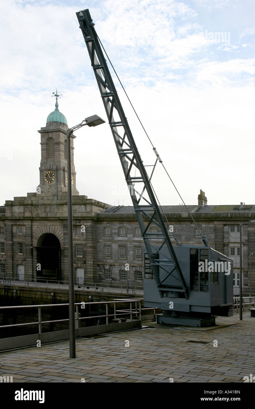 Antique load crane hi-res stock photography and images - Alamy