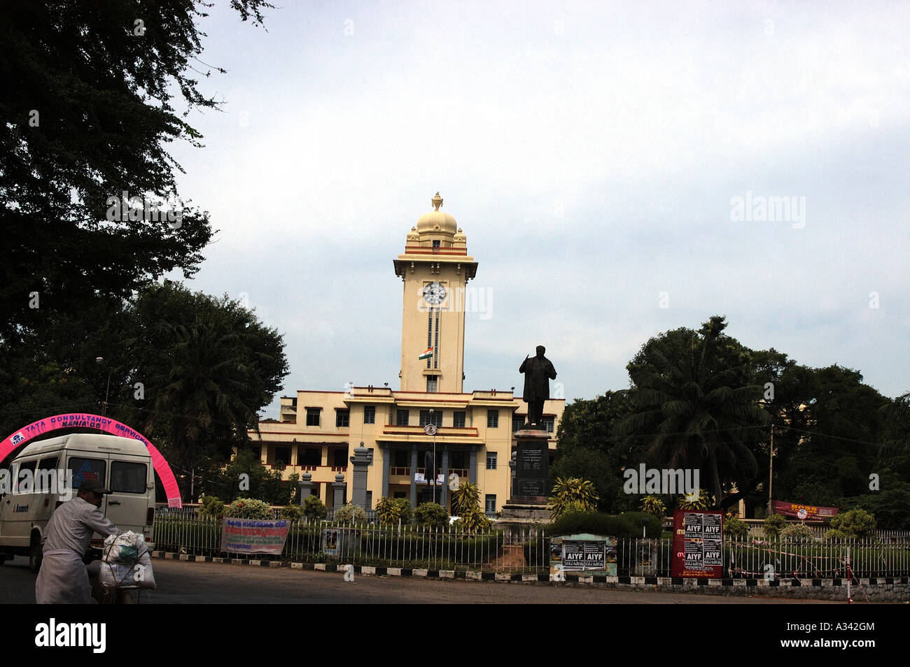 KERALA UNIVERSITY BUILDING TRIVANDRUM Stock Photo - Alamy