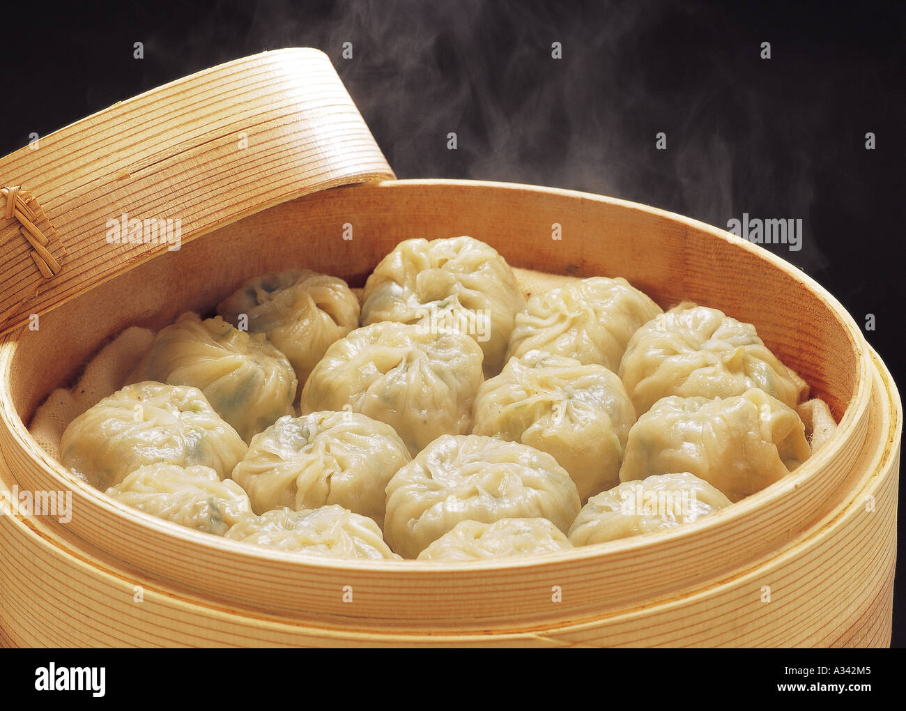 Dumpling in wooden container hi-res stock photography and images - Alamy