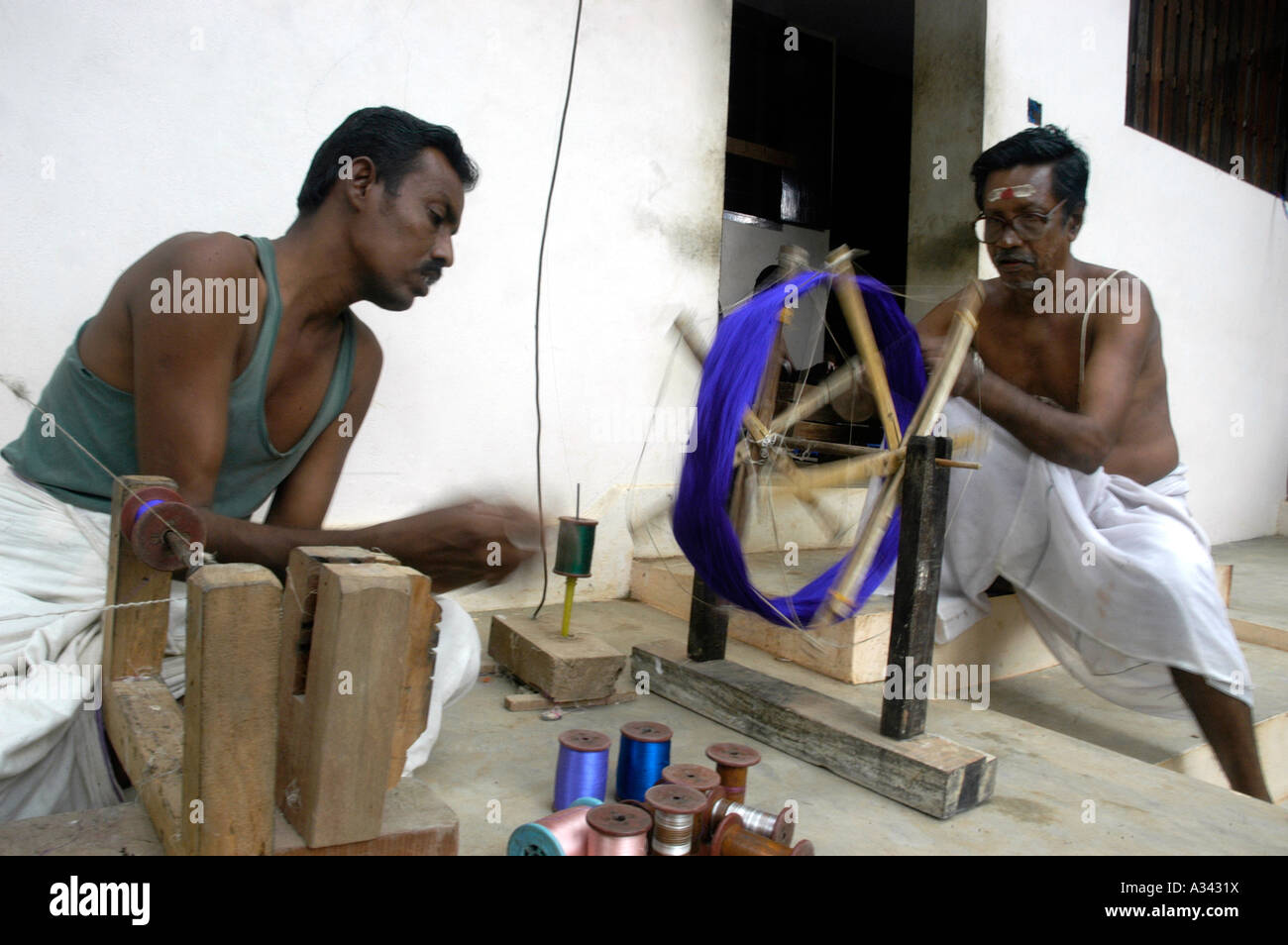 Handloom weavers hi-res stock photography and images - Alamy