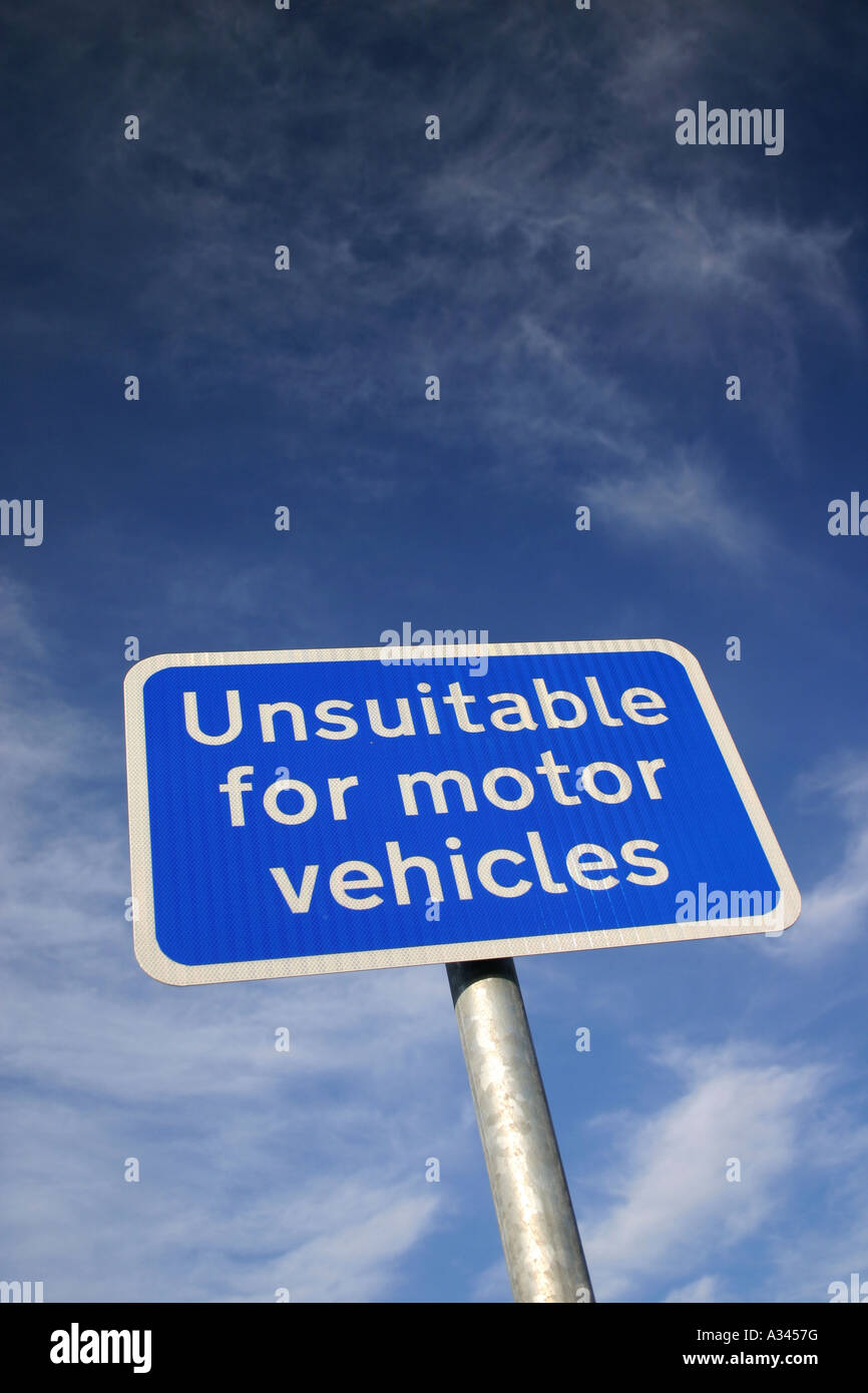 Unsuitable for motor vehicles sign hi-res stock photography and images ...