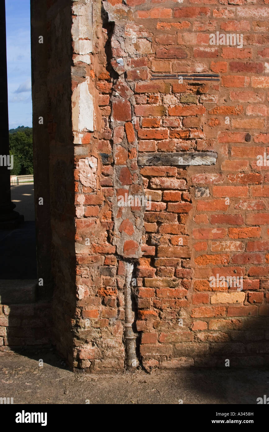 Poor brickwork hi-res stock photography and images - Alamy