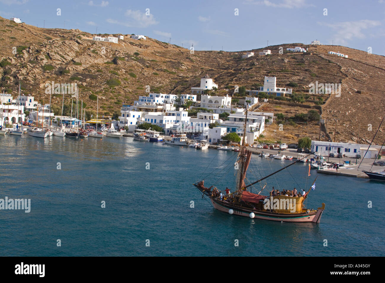 Islands ferry and greece ios hi-res stock photography and images - Alamy