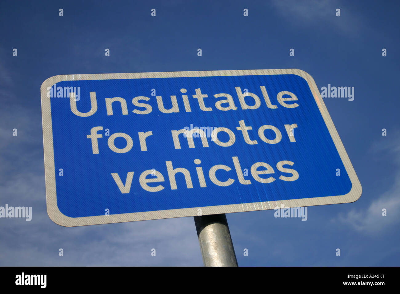 Unsuitable for motor vehicles sign hi-res stock photography and images ...