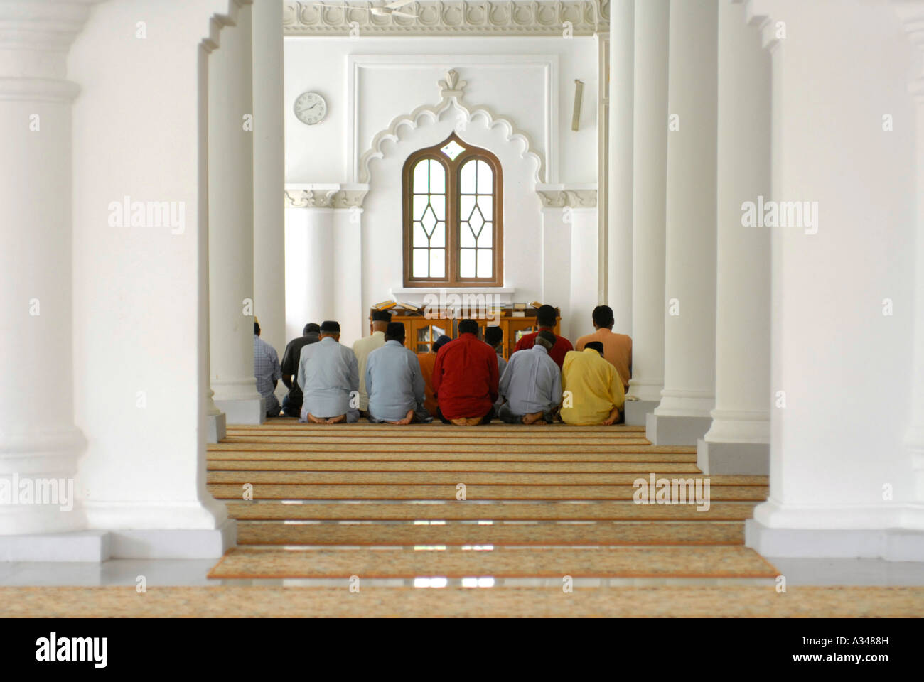 Mosque prayer hall praying hi-res stock photography and images - Alamy