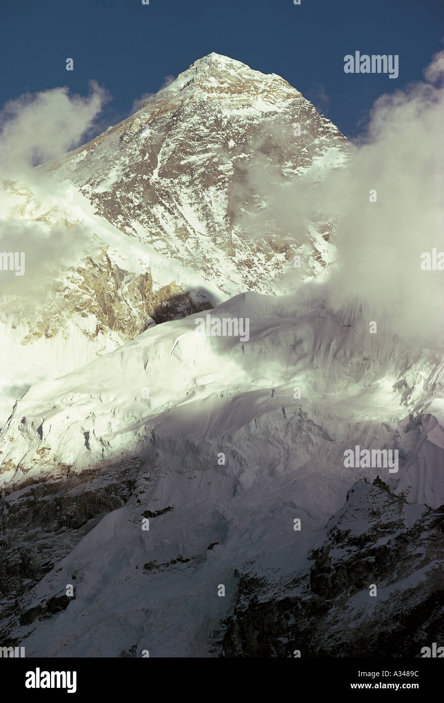 South east ridge everest hi-res stock photography and images - Alamy