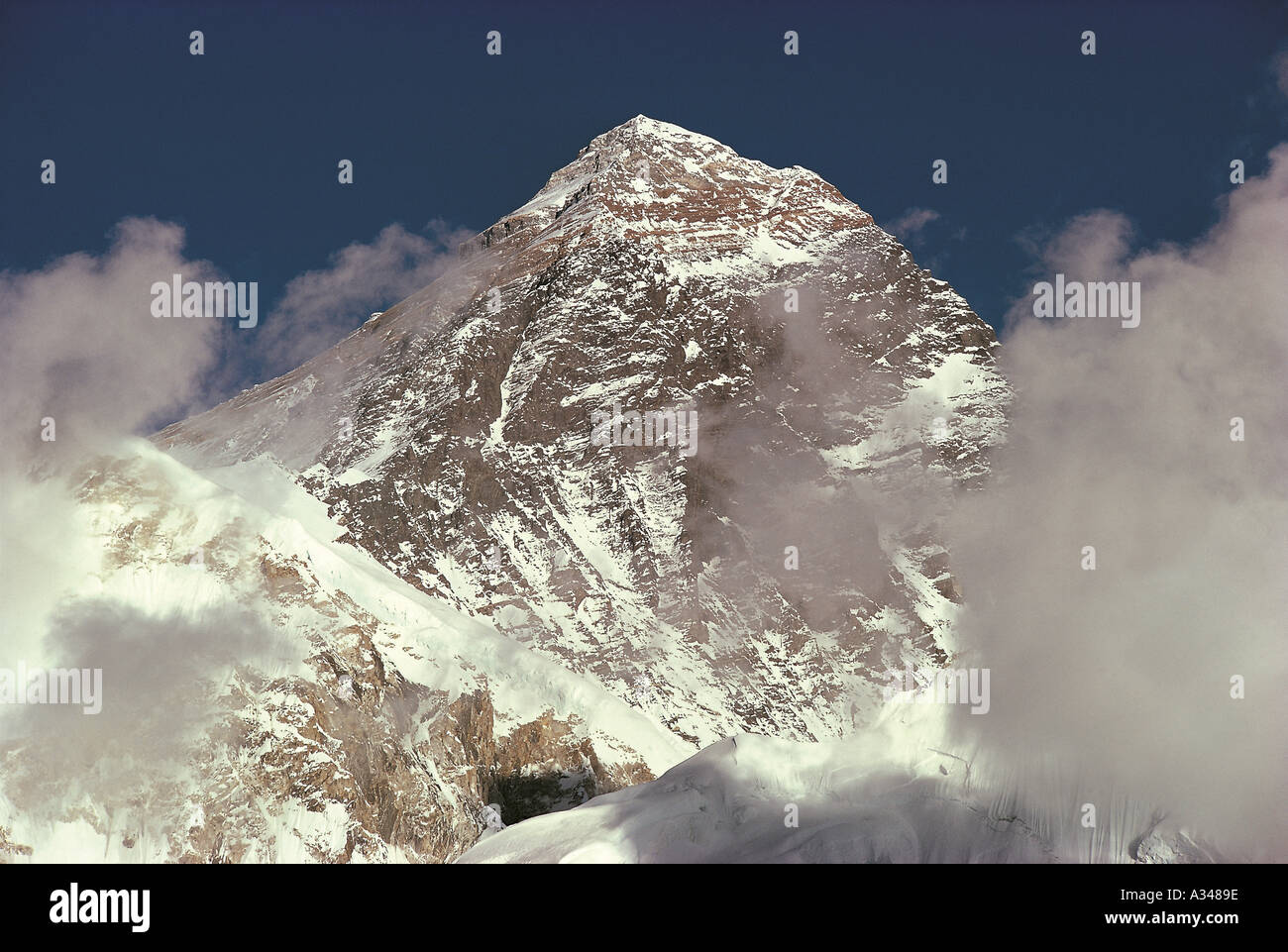 Mount everest west ridge hi-res stock photography and images - Alamy