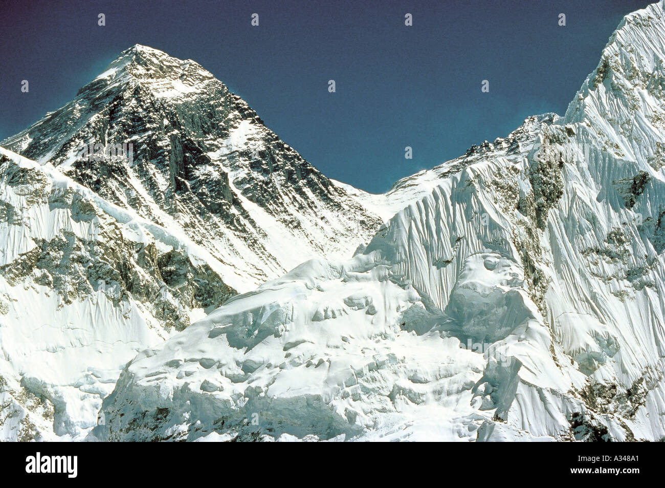 South col mount everest hi-res stock photography and images - Alamy