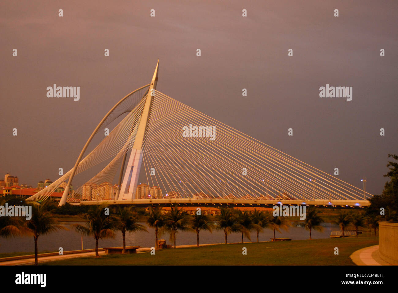 Seri Wawasan Bridge Putrajaya Malaysia High Resolution Stock ...