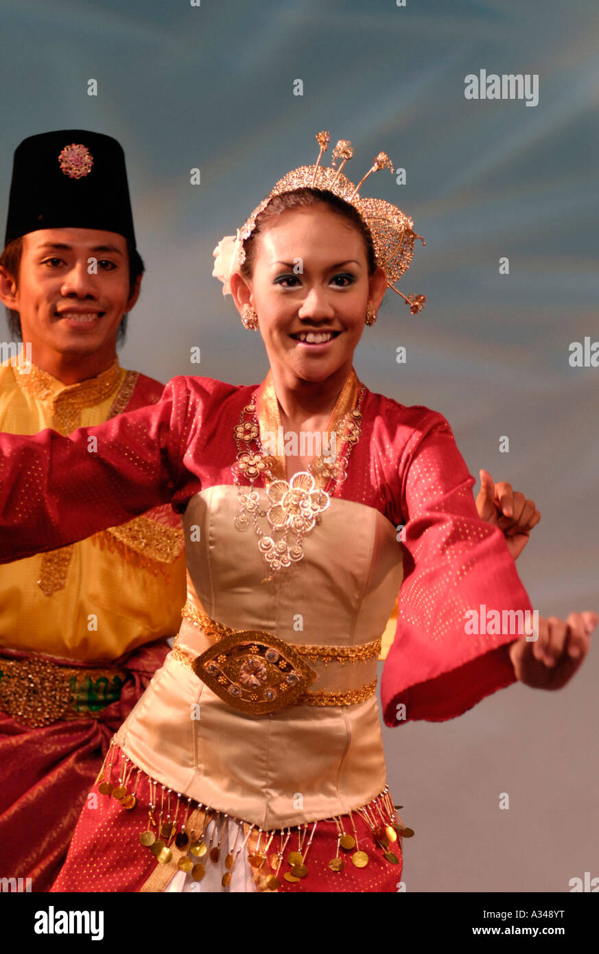 Malaysia joget dance hi-res stock photography and images - Alamy