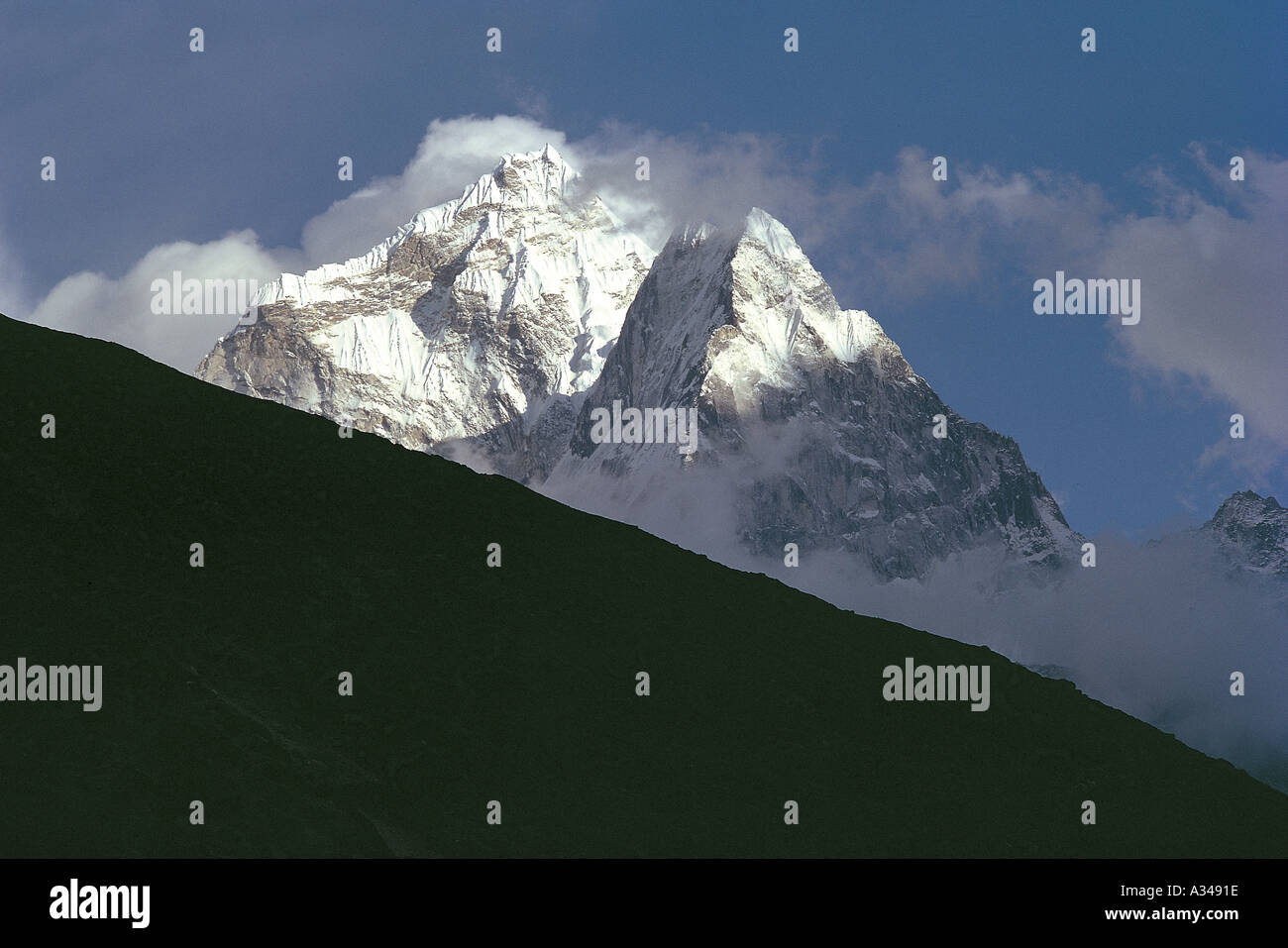 Khumbu h hi-res stock photography and images - Alamy