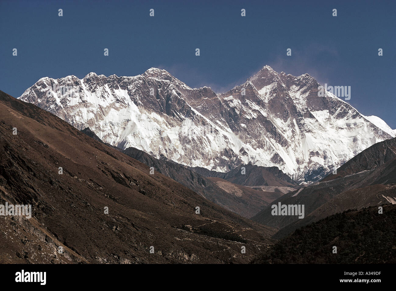 Lhotse south face hi-res stock photography and images - Alamy