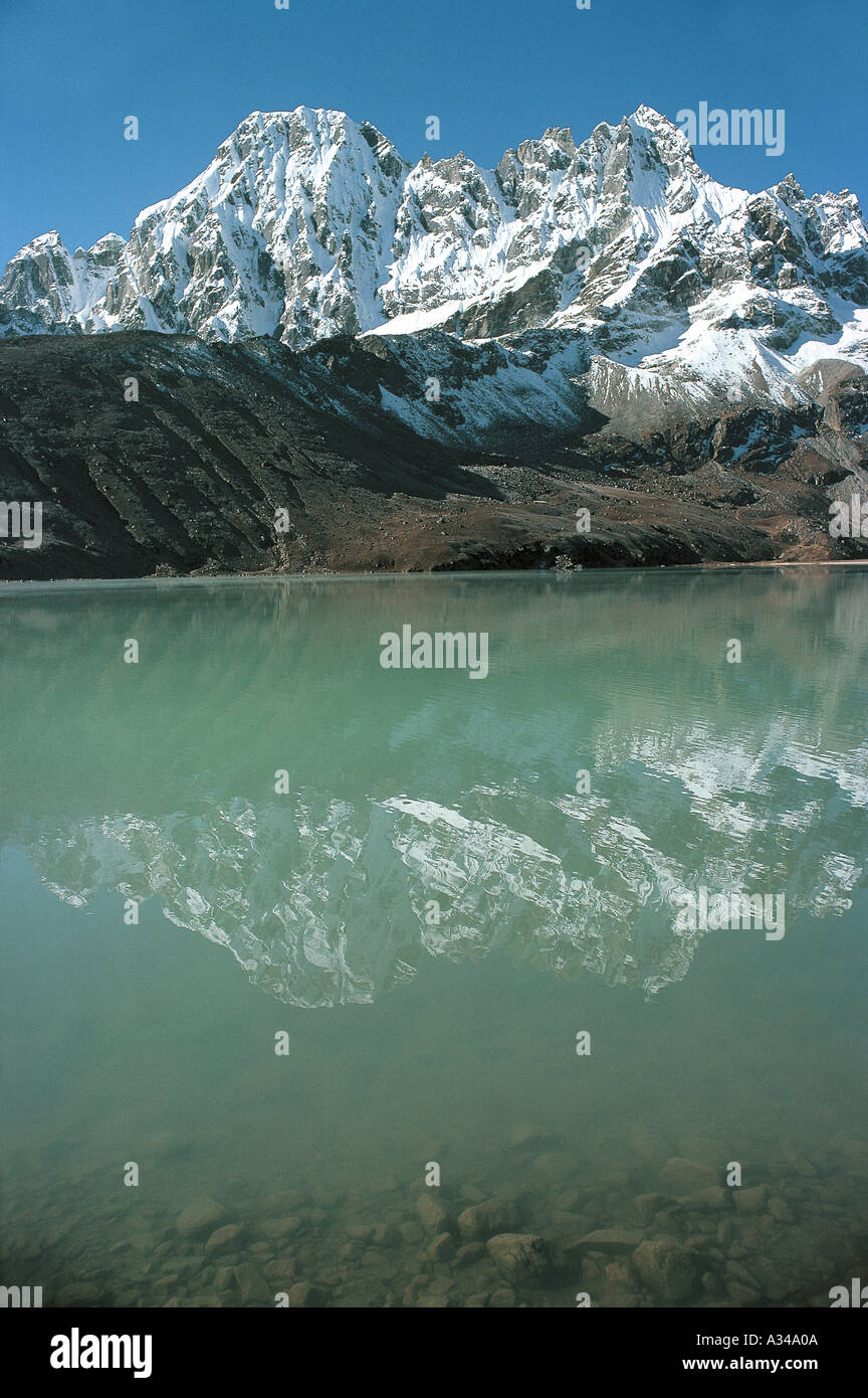 Gokyo tsho hi-res stock photography and images - Alamy