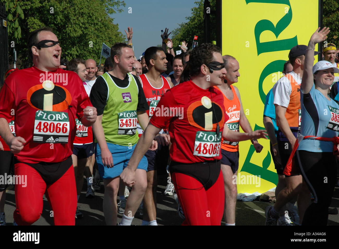Fun Runners Starting 2005 London Marathon Stock Photo - Alamy
