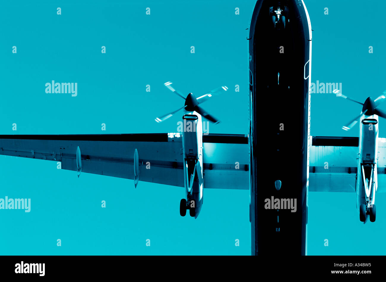 Collection of aircraft overhead hi-res stock photography and images - Alamy