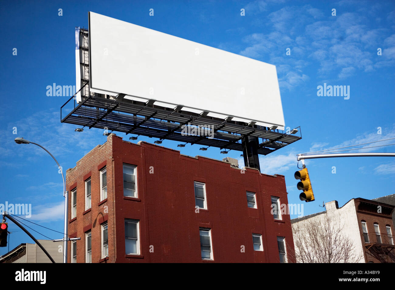 BLANK BILLBOARD ON TOP OF BUILDING Stock Photo - Alamy