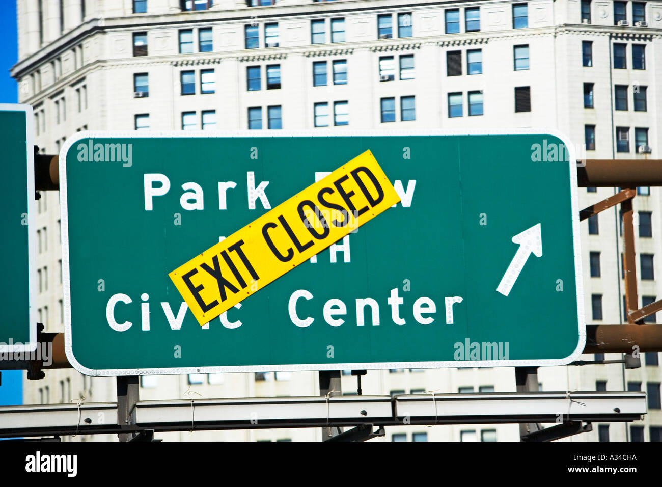 ROADWAY SIGN, NEW YORK CITY, EXIT CLOSED Stock Photo - Alamy