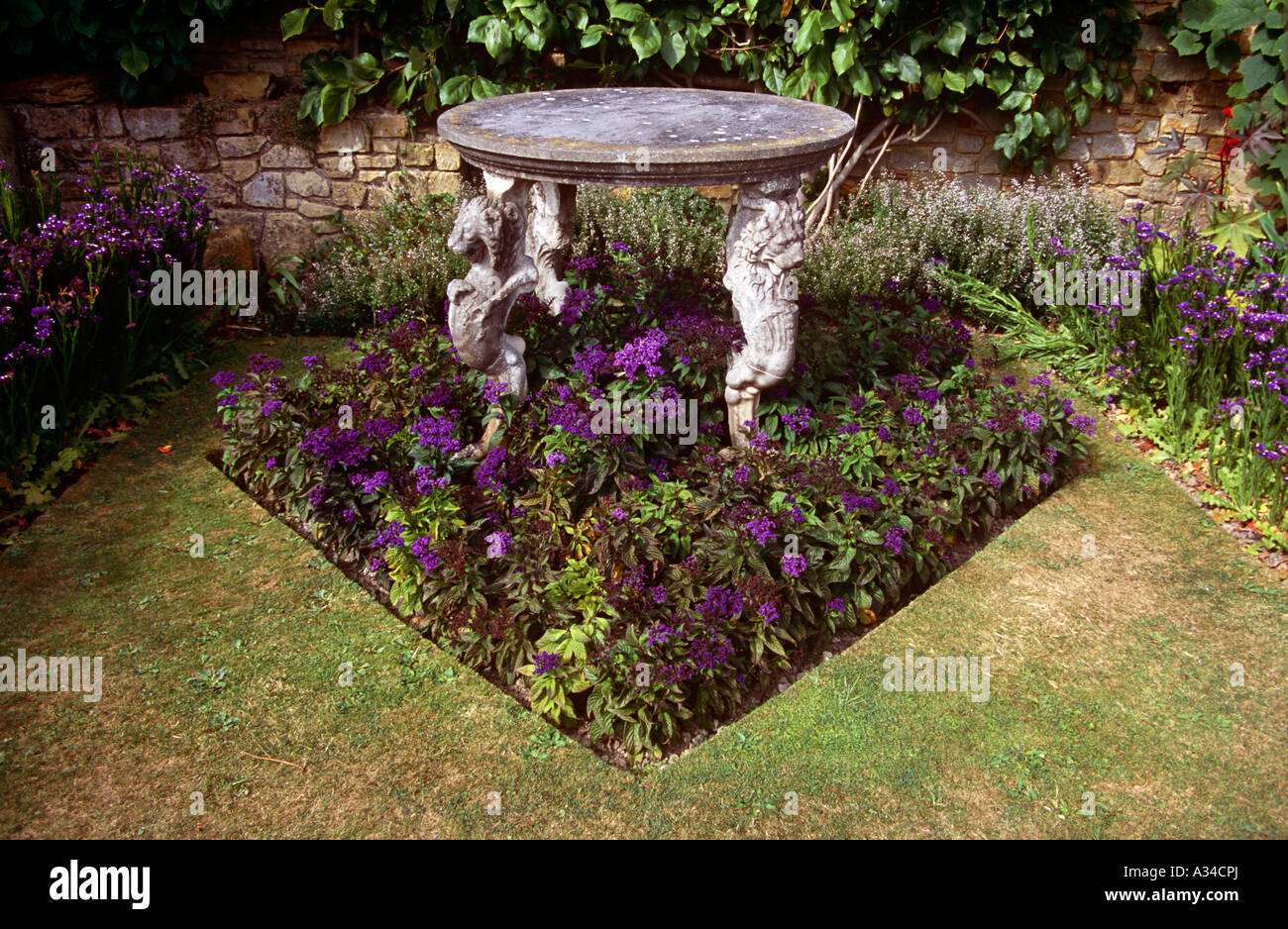 Part of the Italian Garden, Hever Castle, near Edenbridge, Kent ...