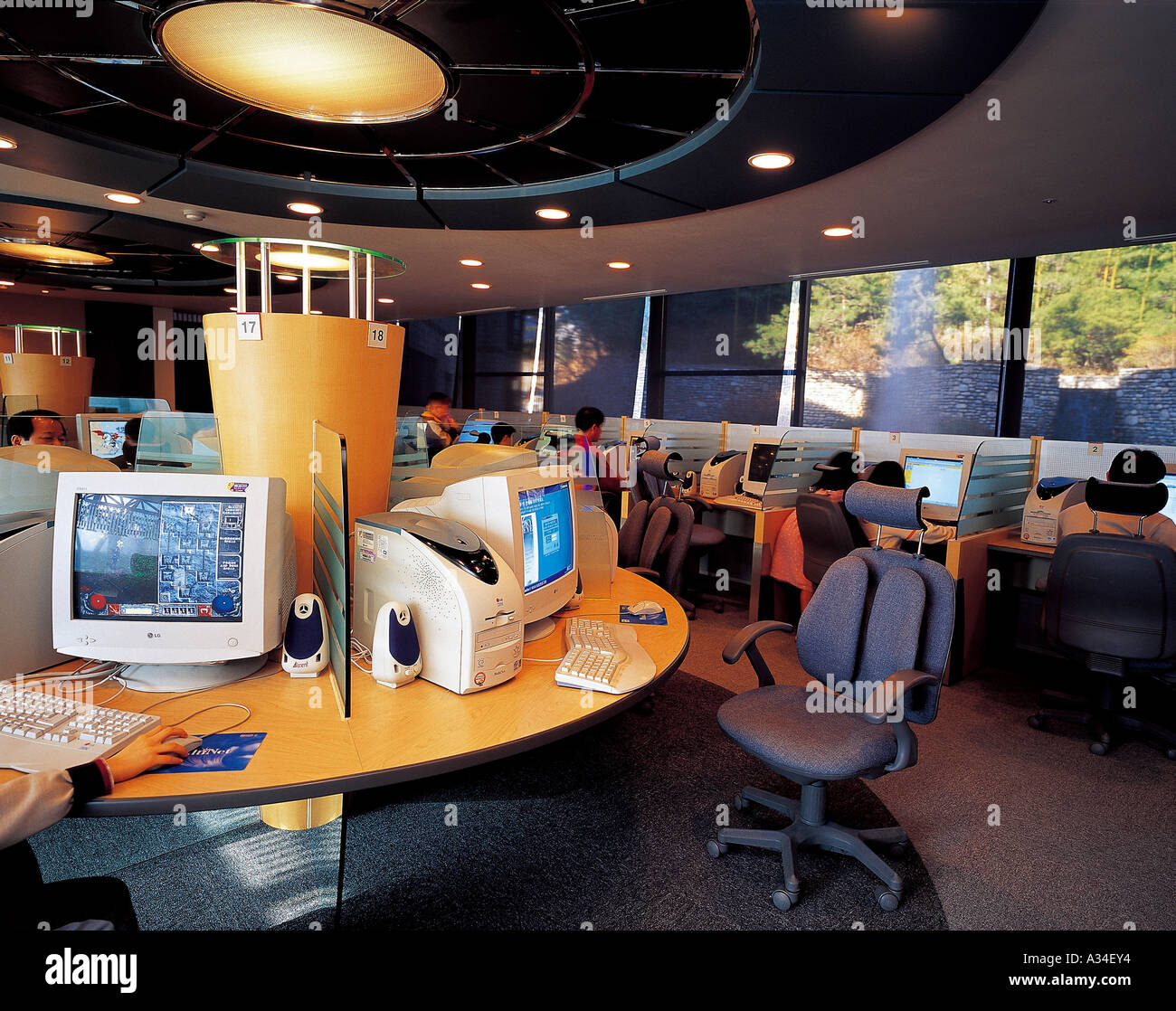 Office computers korea hi-res stock photography and images - Alamy