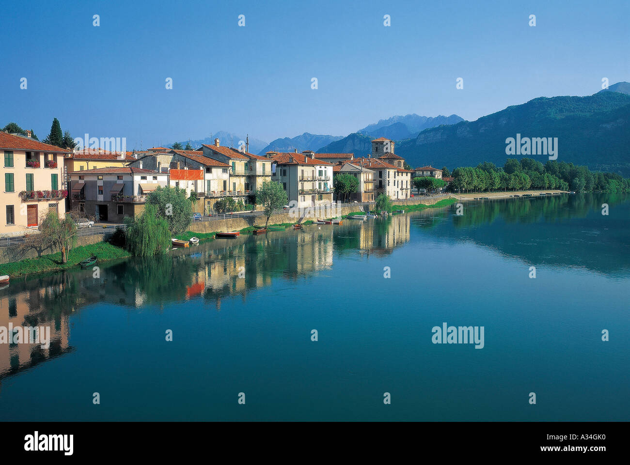 Mediterranean houses by the lake Stock Photo - Alamy