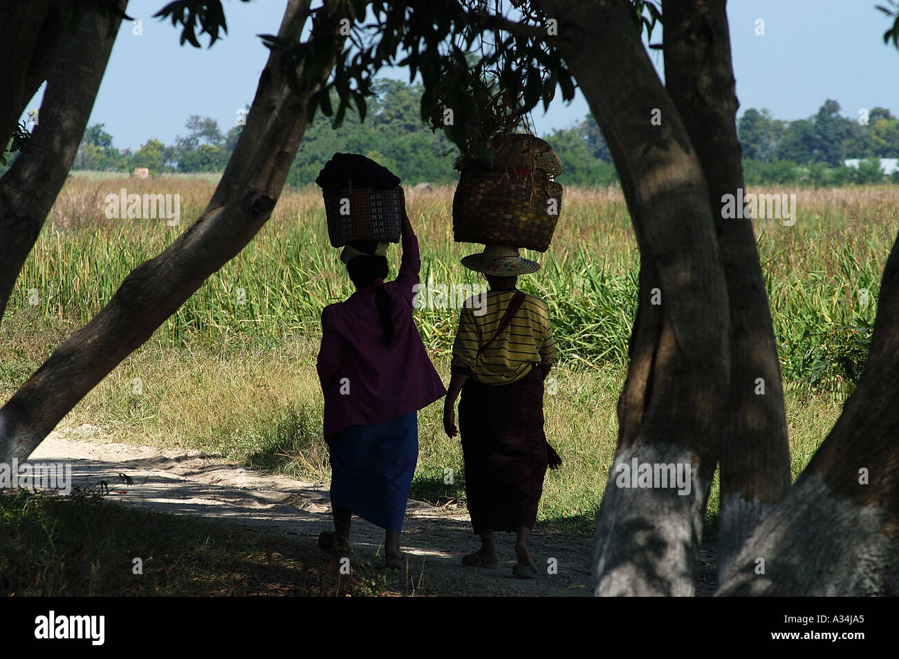 Villagers in myanmar hi-res stock photography and images - Alamy