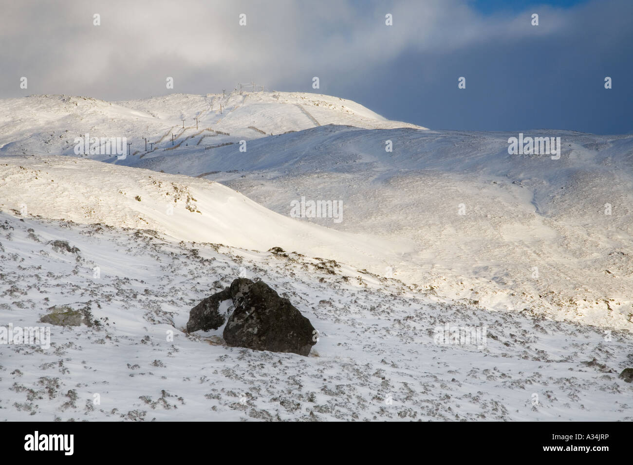Erratic boulder & Scottish icy winter landscape; Rocks,Snowfields ...