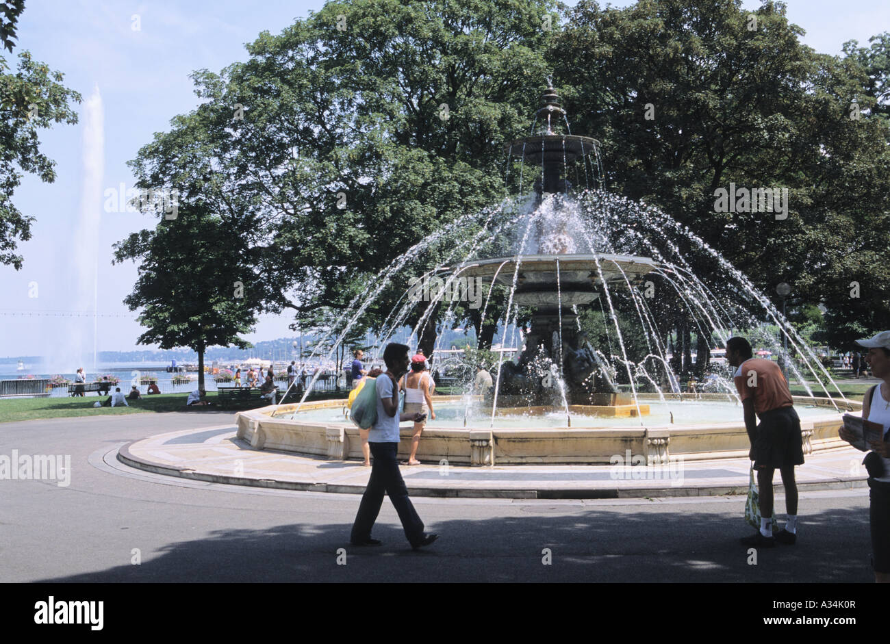 Fountain at Geneva Genf lakeside Stock Photo - Alamy