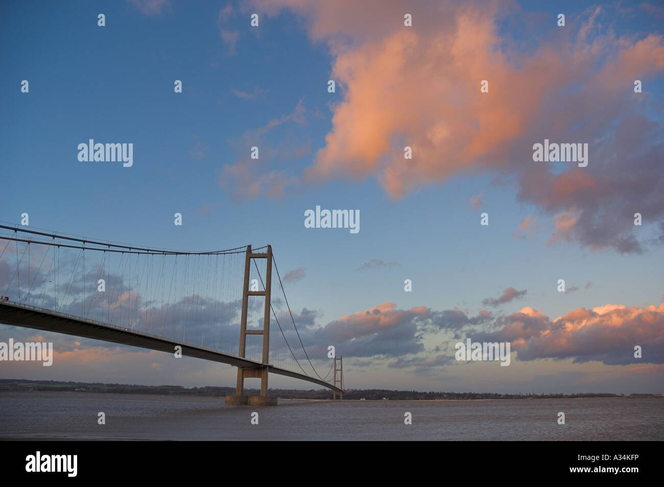 Humber bridge at twilight hi-res stock photography and images - Alamy