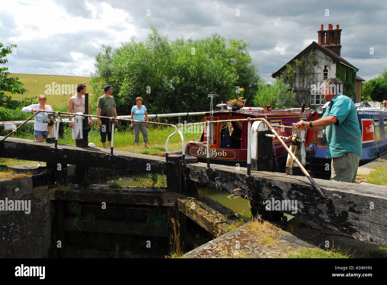 Canal lock and people opening hi-res stock photography and images - Alamy