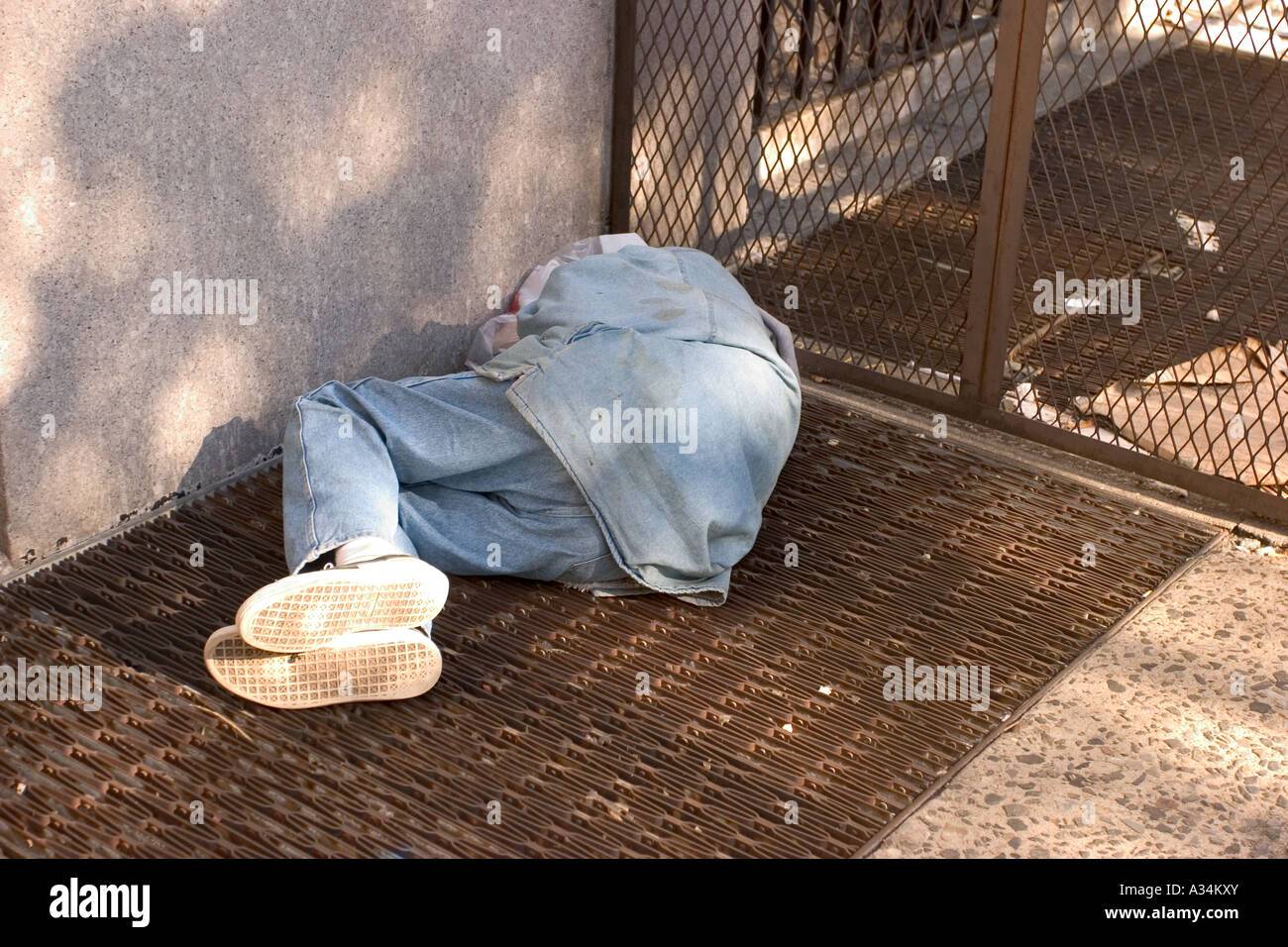 american homelessness in manhattant street Stock Photo - Alamy
