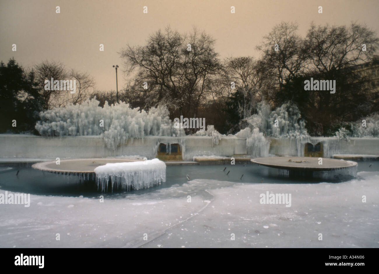 Marble Arch London Winter 1985 frozen fountains Stock Photo - Alamy