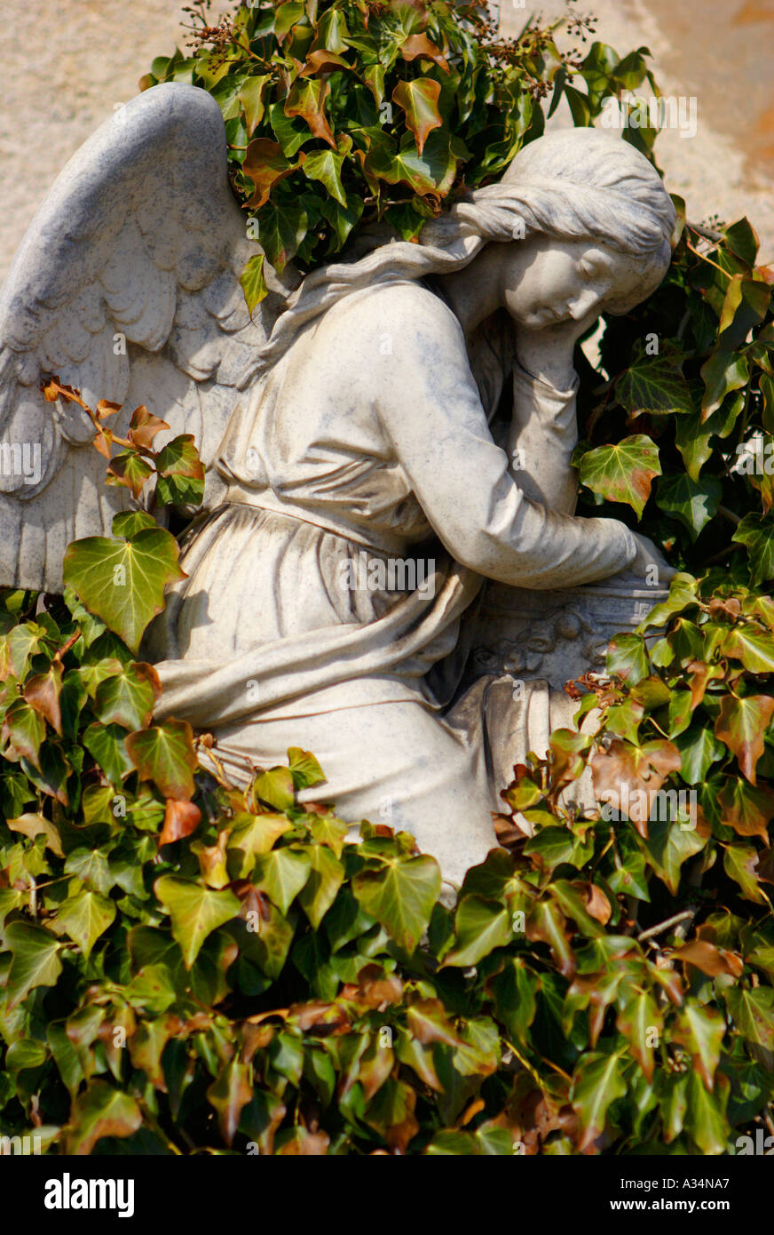 Angle of hope statue hi-res stock photography and images - Alamy