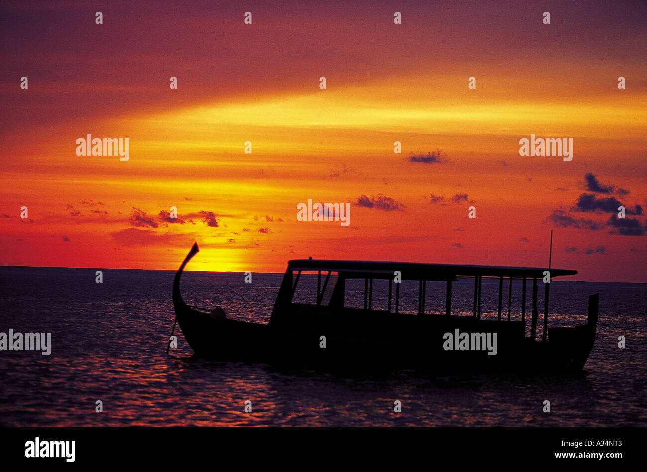setting sun,sunset,red sky,sunset,sunrise,Maldives Stock Photo - Alamy