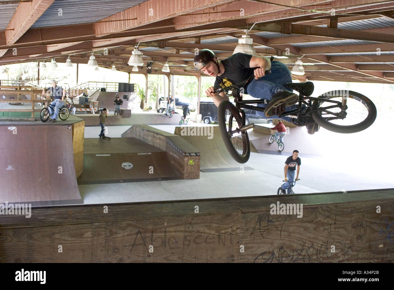 Bmx stunts hi-res stock photography and images - Alamy