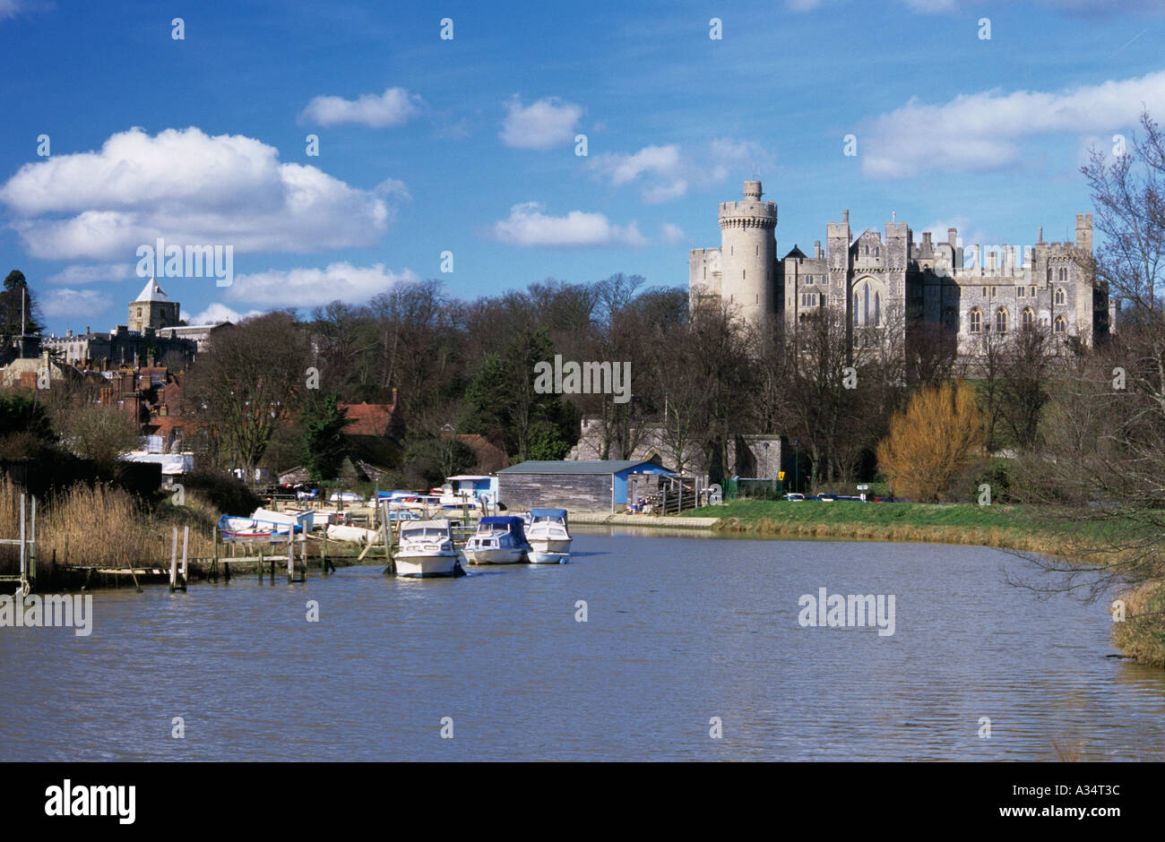View across river arun to arundel castle hi-res stock photography and ...