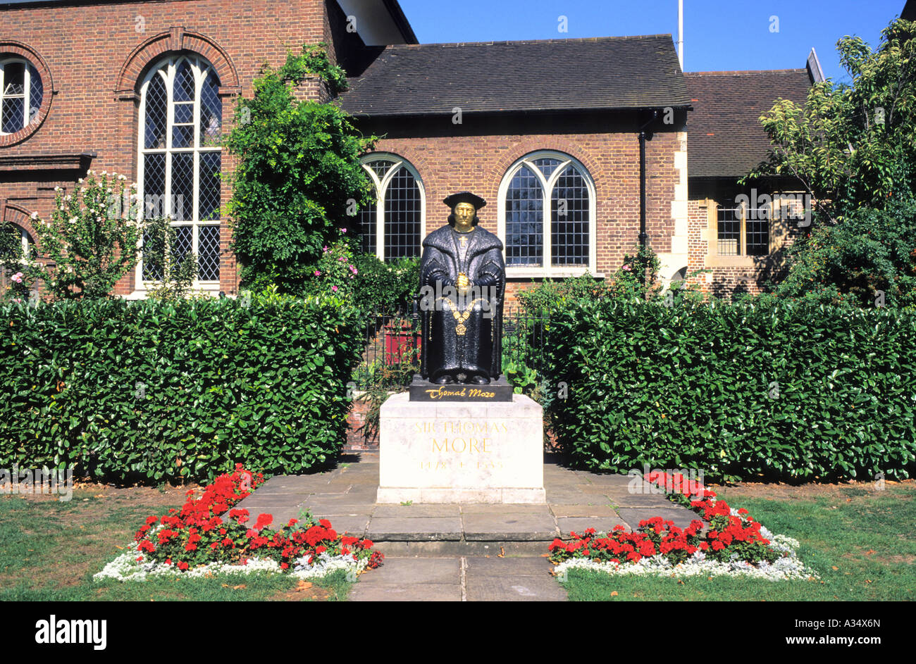 Statue of Thomas Moore outside Chelsea Old Church, Chelsea, Royal ...