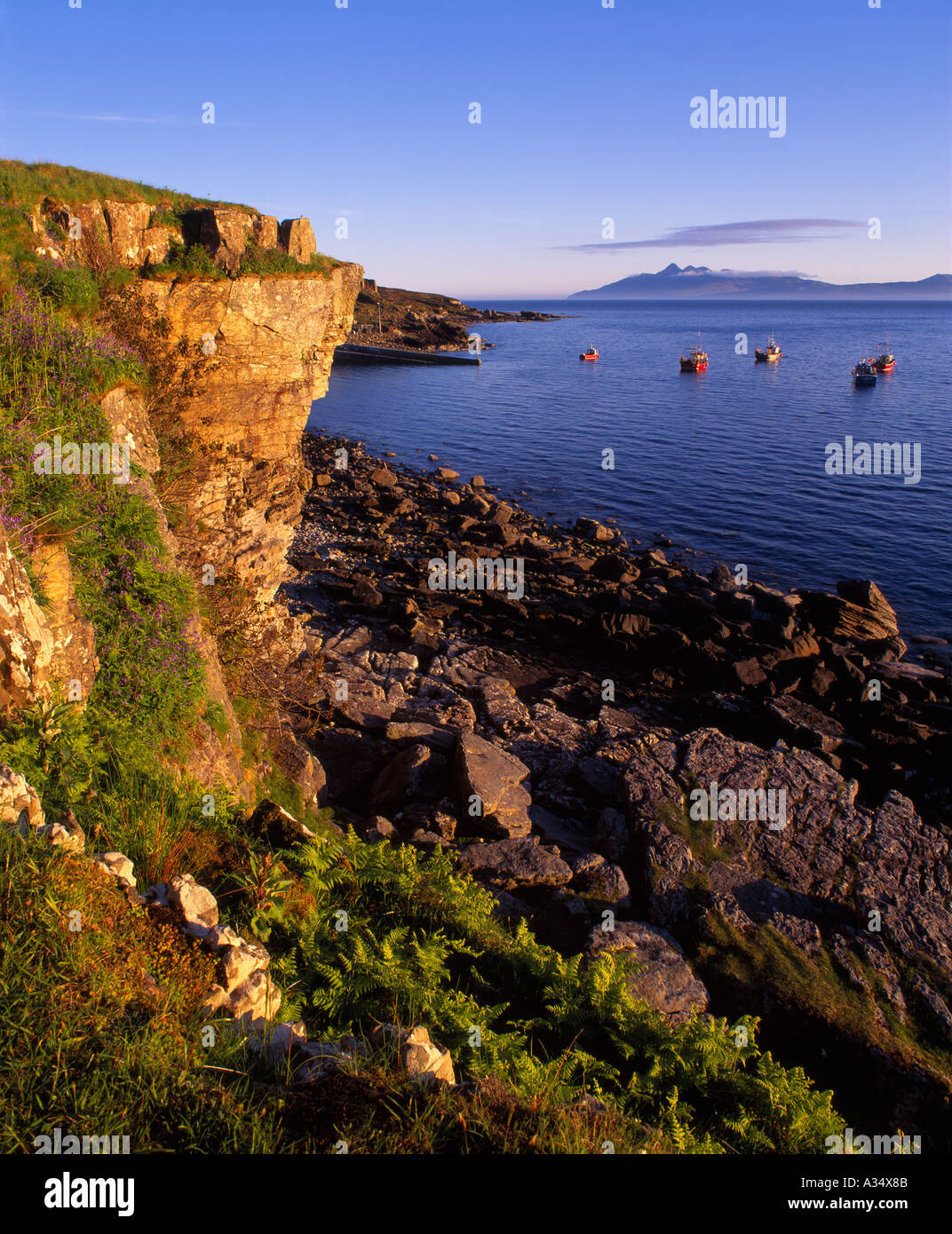Isle of rum boat scotland hi-res stock photography and images - Alamy