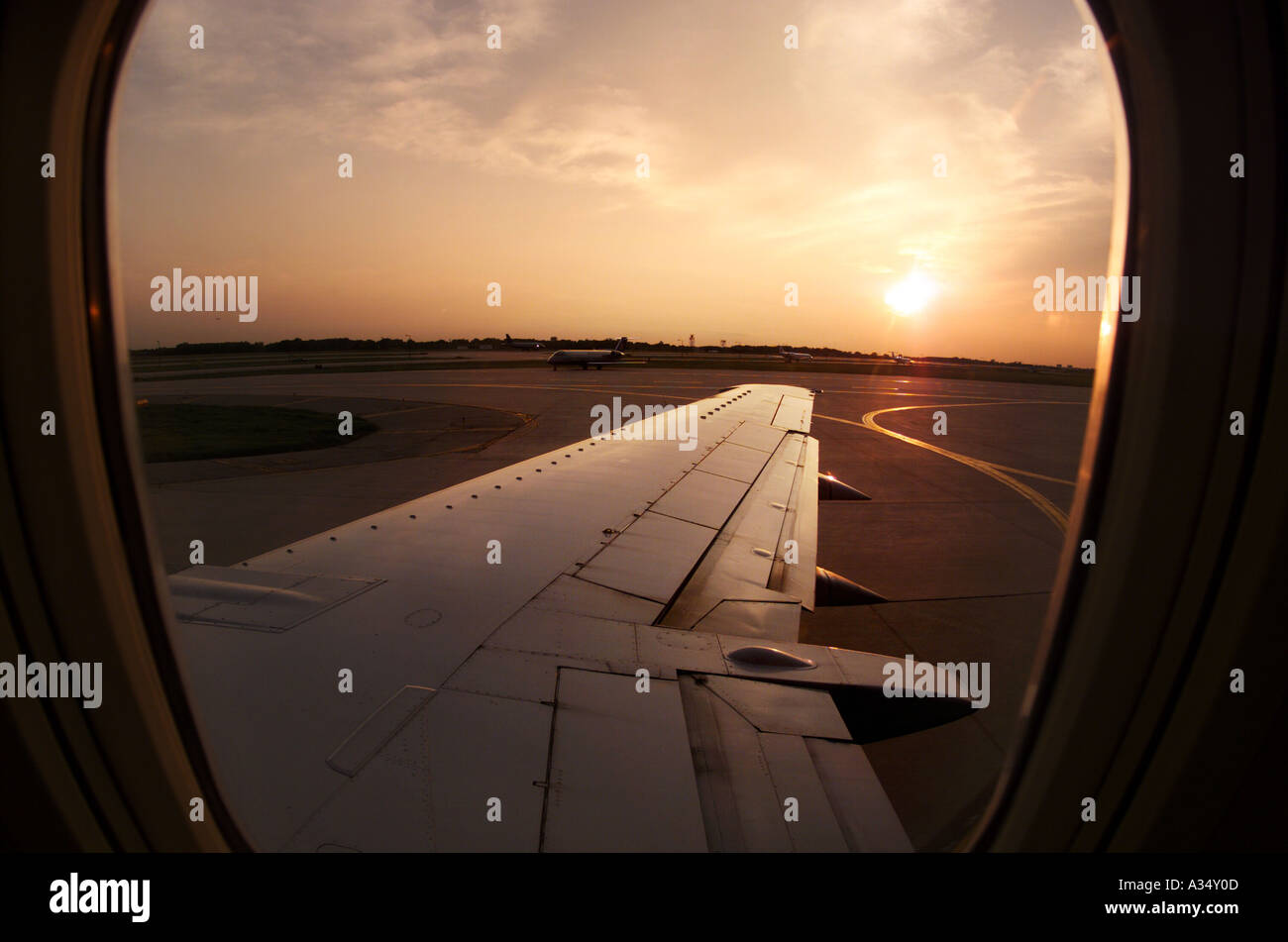 View from airplane window landing hi-res stock photography and images ...
