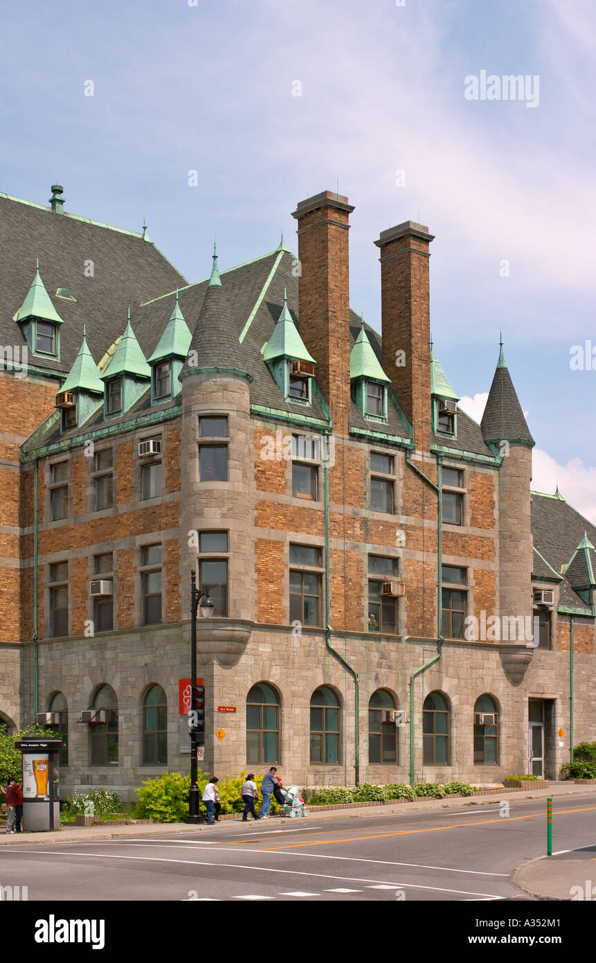 Well-preserved old Montreal building Stock Photo - Alamy