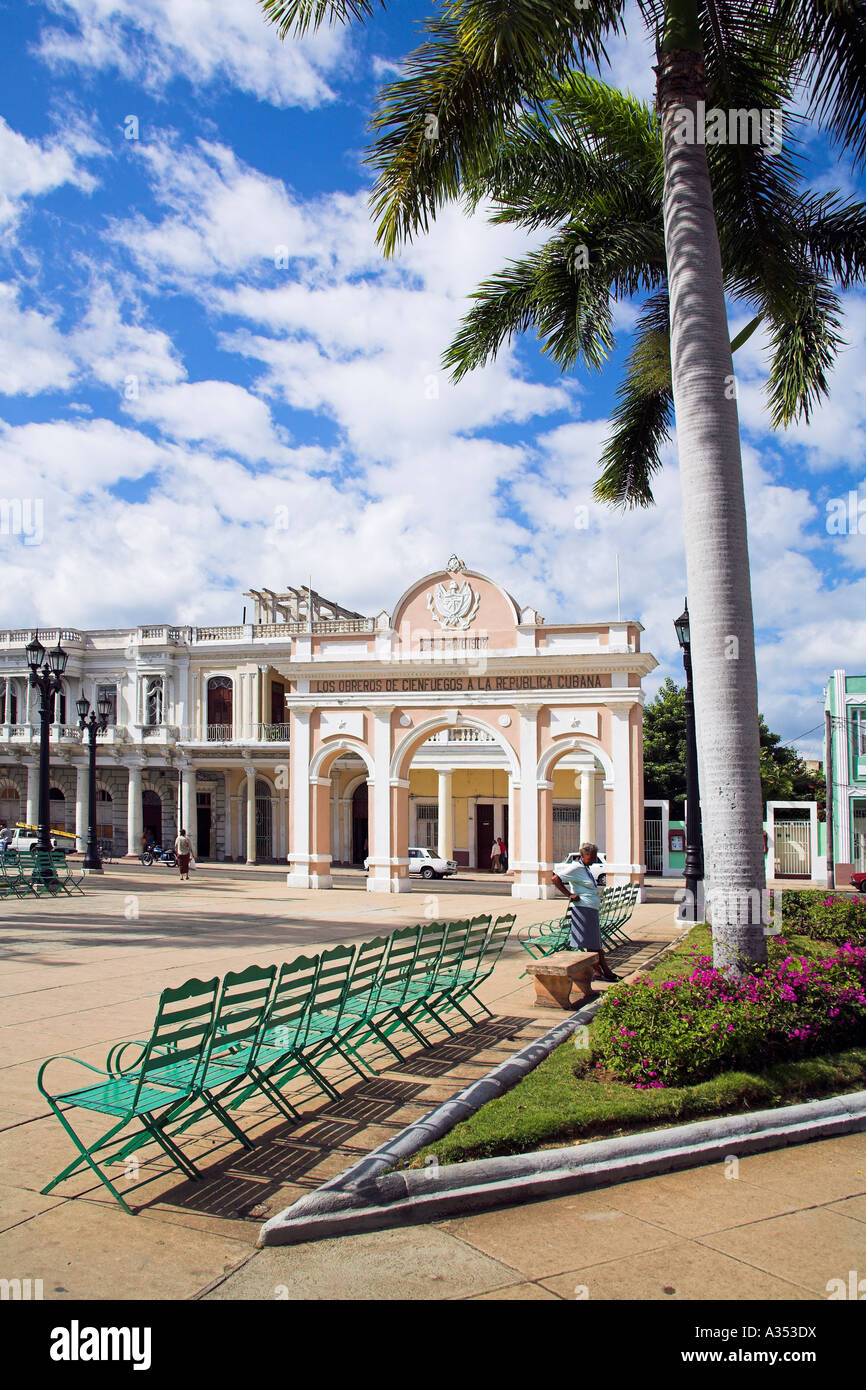 Triumphal arch, commemorating birth of Cuban Republic, Parque Jose ...