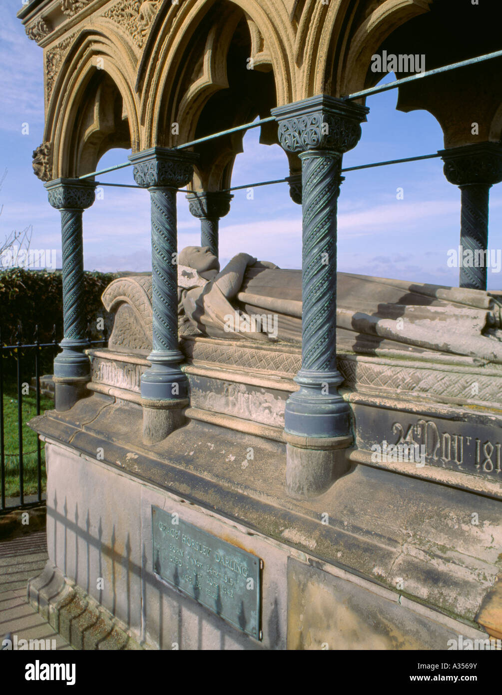 Grace Darling's tomb in St Aidan's Churchyard, Bamburgh, Northumberland ...