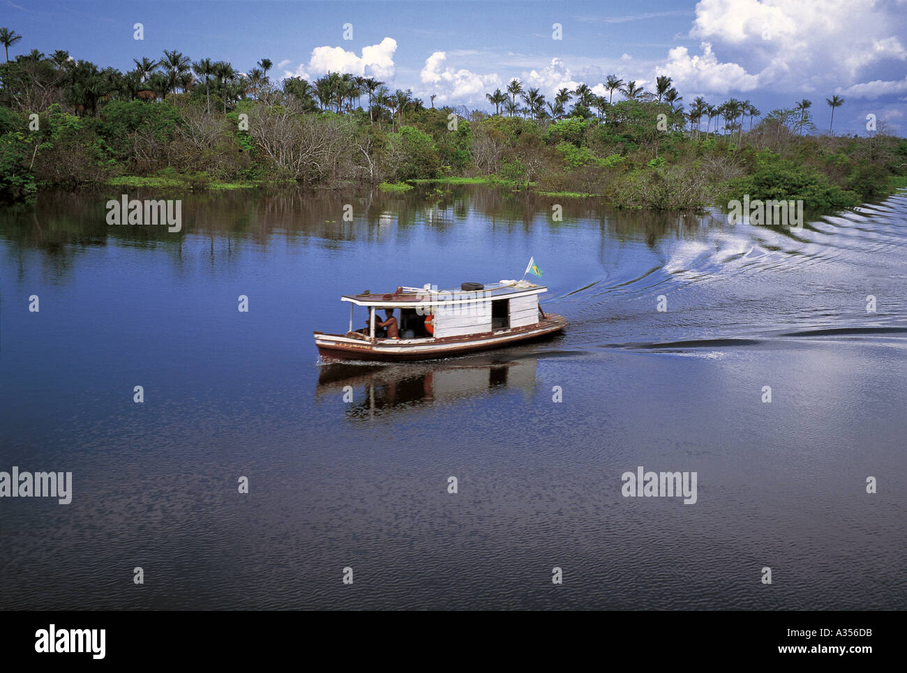 Small riverboat hi-res stock photography and images - Alamy