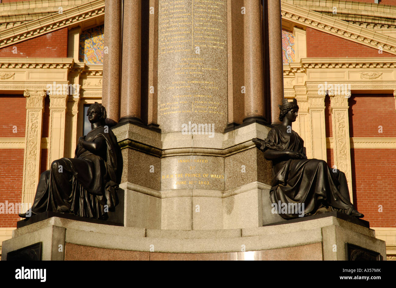Albert monument statues hi-res stock photography and images - Alamy