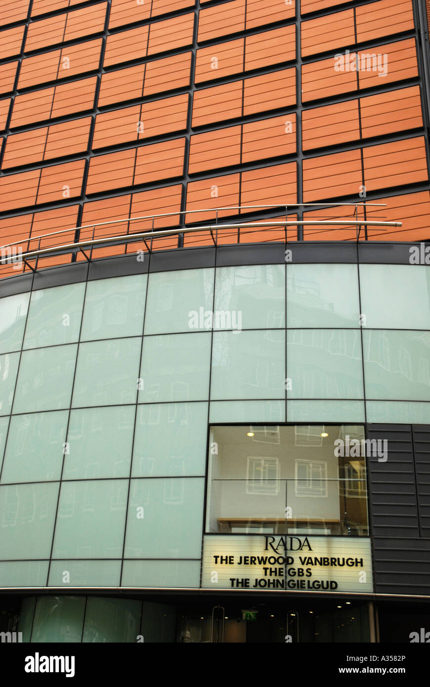 Royal academy of art exterior london hi-res stock photography and ...