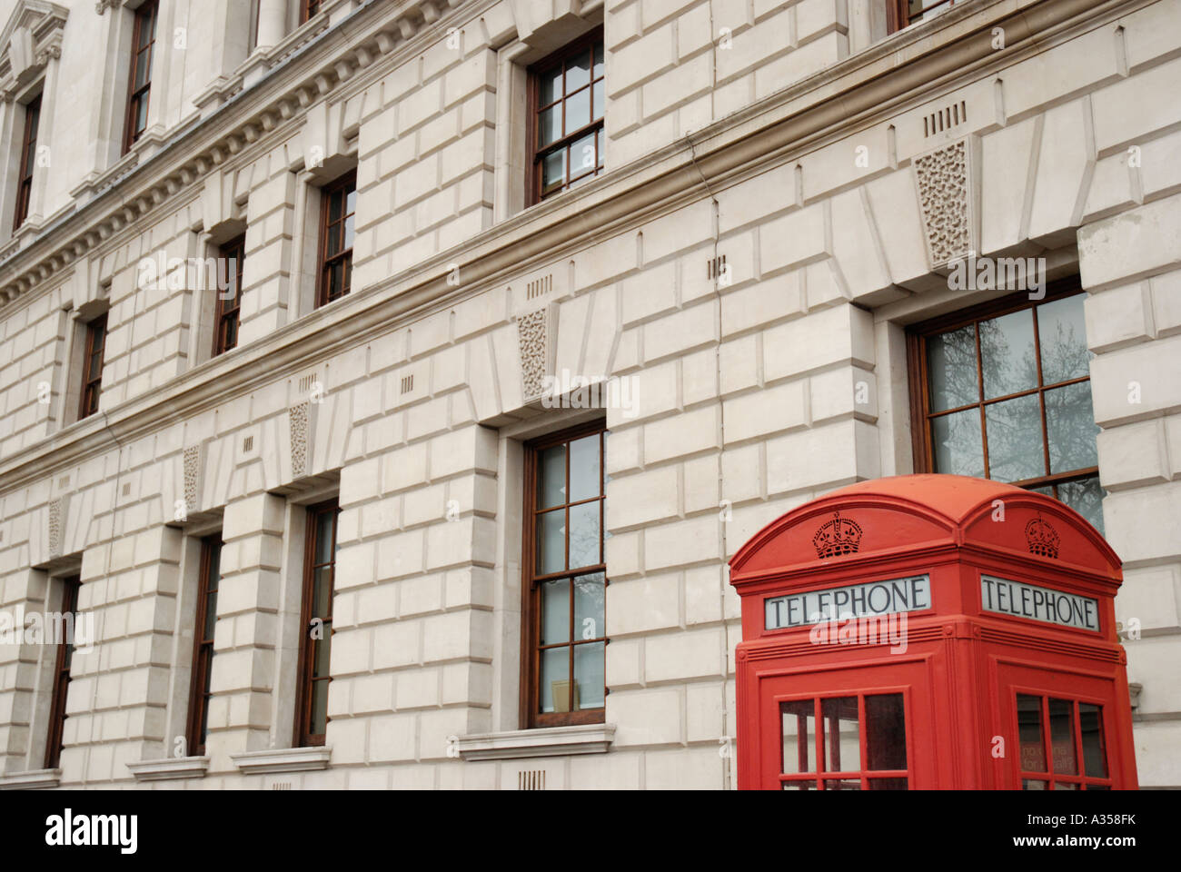 White stone building hi-res stock photography and images - Alamy